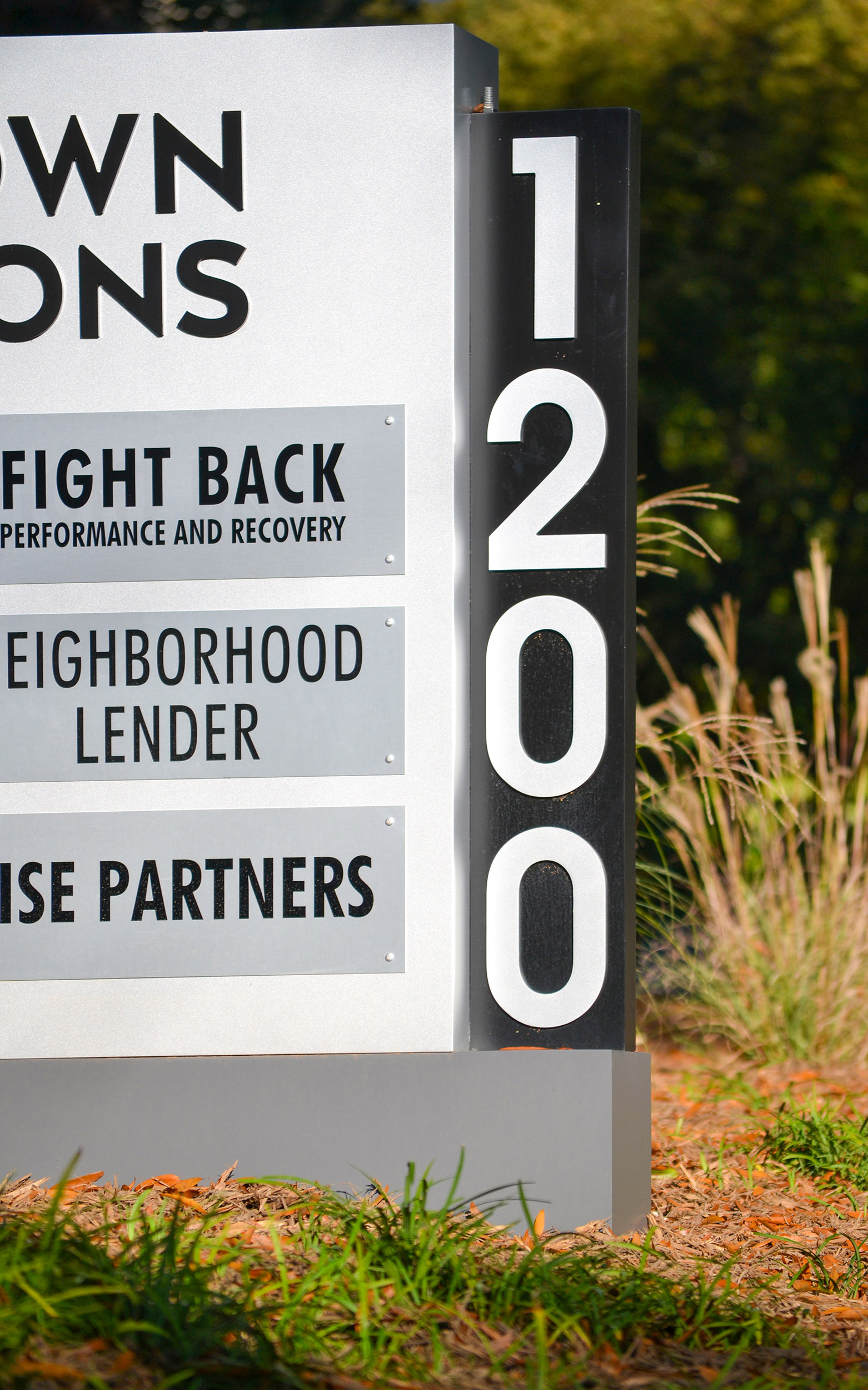 sign vertical_gallery – WGM Design